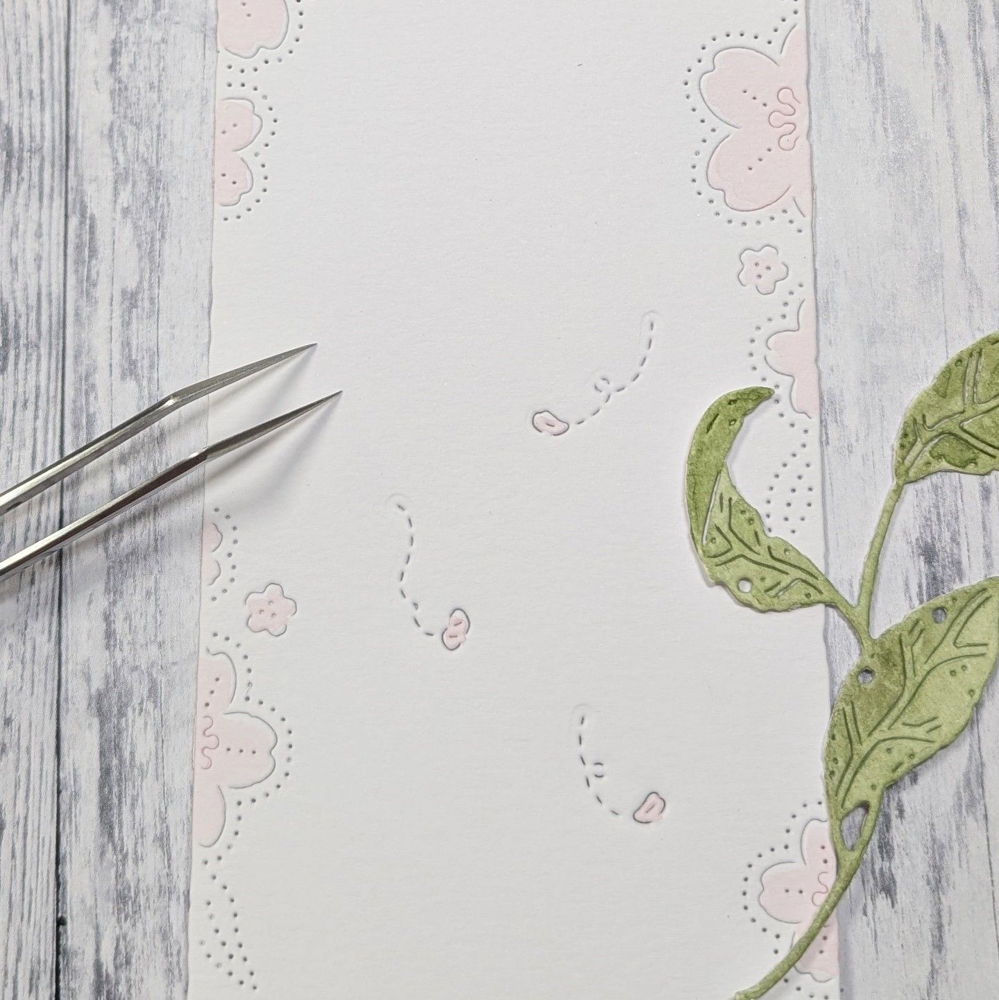 Gummiapan - Falling Flower Petals - Meissa print