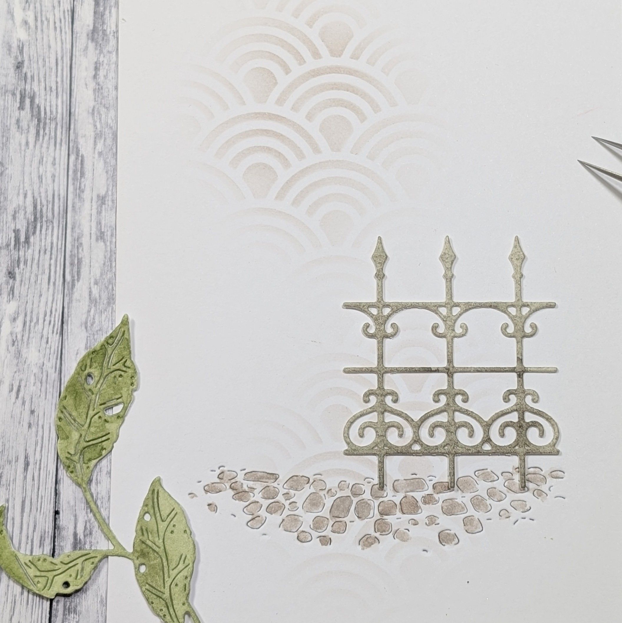 Gummiapan - Wrought Iron Fence - Meissa print