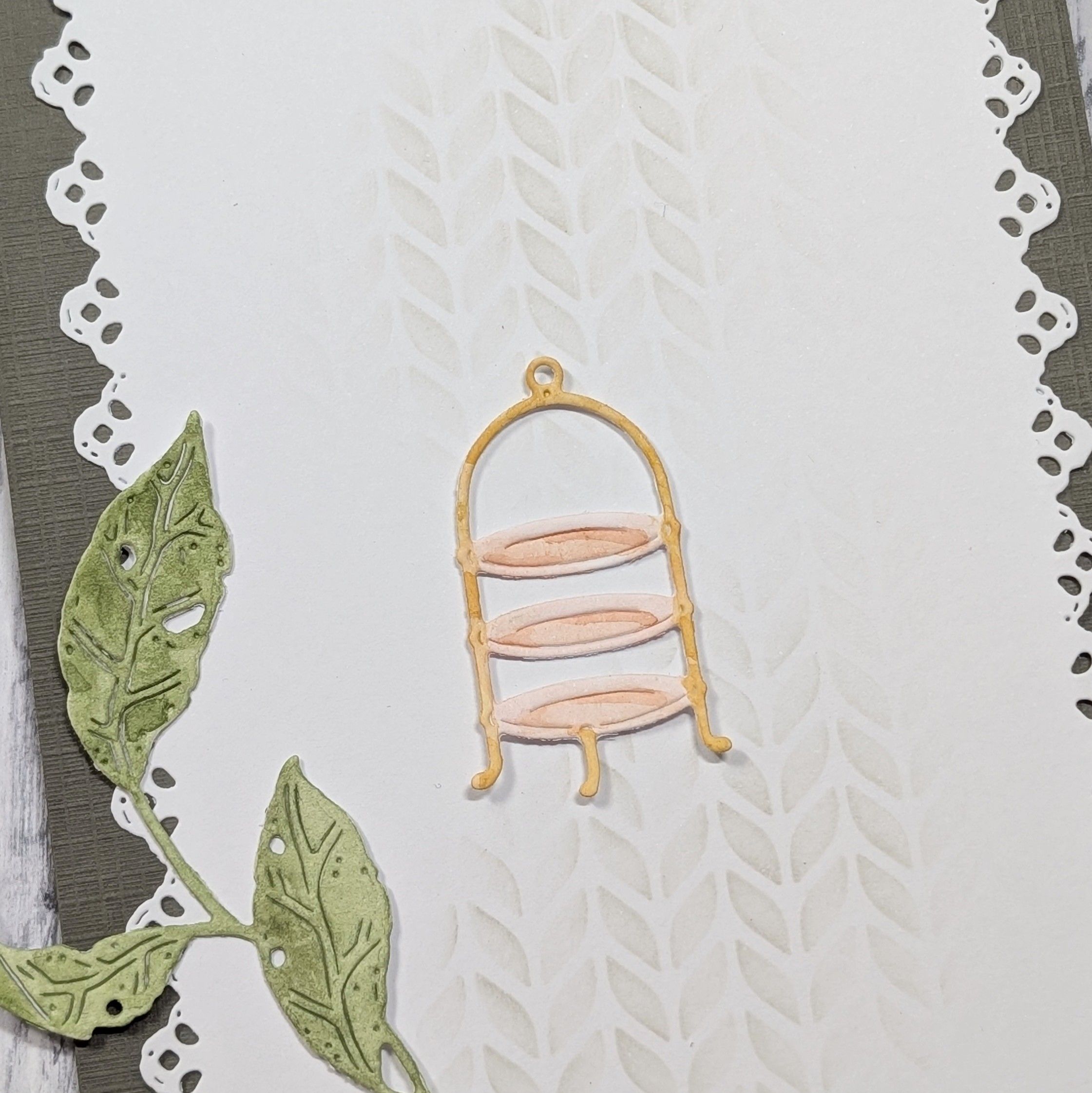 Gummiapan - Serving Stand - Meissa print